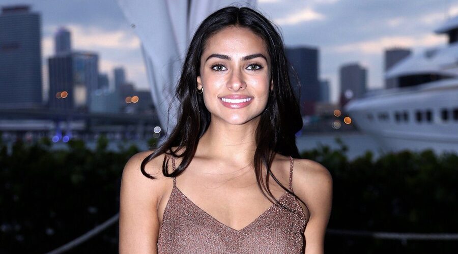 Renata Notni - Age, Height, Net Worth, Boyfriend, Bio, Facts, Wiki