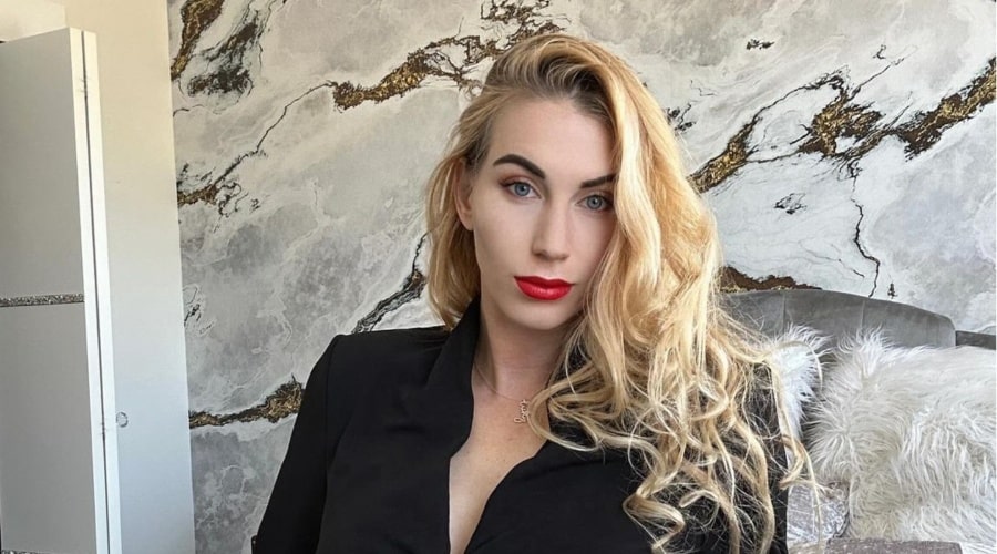 Amber Hayes - Age, Height, Net Worth, Boyfriend, Bio, Wiki, Facts